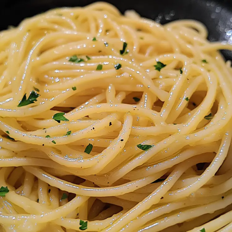 Spaghetti with Garlic and Oil (Aglio E Olio) - Recipes by Lina